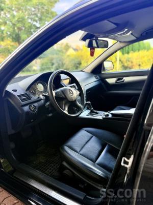 Black Mercedes-Benz c-320 2008 in Jelgava, with an engine capacity of 3.00 L and mileage of 385 thousand km for 5020 €, photo 8 on AUTOMOTO.COM.LV