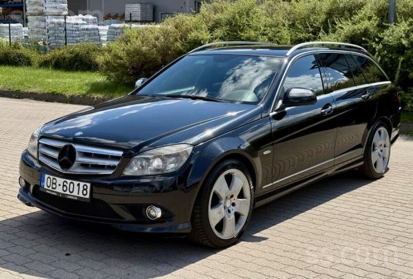 Черный Мерседес Ц 320 2008 в Рига, объемом двигателя 3.00 л и пробегом 315 тыс. км за 4700 €, фото 3 на AUTOMOTO.COM.LV