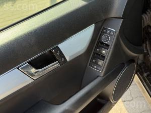 Melns Mercedes-Benz c-320 2008 Rīga, ar dzinēja tilpumu 3.00 L un nobraukumu 315 tūkst. km par 4700 €, foto 9 vietnē AUTOMOTO.COM.LV