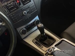 Melns Mercedes-Benz c-320 2008 Rīga, ar dzinēja tilpumu 3.00 L un nobraukumu 315 tūkst. km par 4700 €, foto 12 vietnē AUTOMOTO.COM.LV