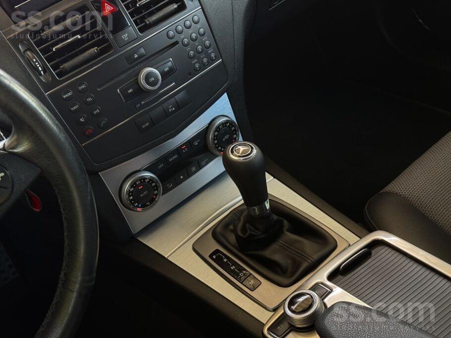 Melns Mercedes-Benz c-320 2008 Rīga, ar dzinēja tilpumu 3.00 L un nobraukumu 315 tūkst. km par 4700 €, foto 12 vietnē AUTOMOTO.COM.LV