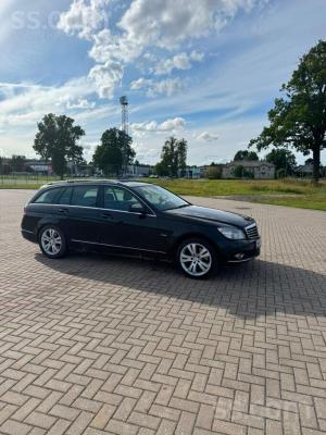 Черный Мерседес Ц 320 2008 в Рига, объемом двигателя 3.00 л и пробегом 390 тыс. км за 4590 €, фото  на AUTOMOTO.COM.LV