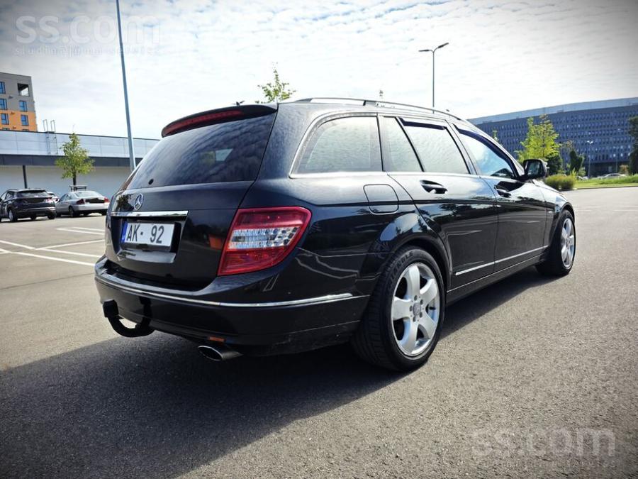 Melns Mercedes-Benz c-320 2008 Rīga, ar dzinēja tilpumu 3.00 L un nobraukumu 283 tūkst. km par 3750 €, foto 5 vietnē AUTOMOTO.COM.LV
