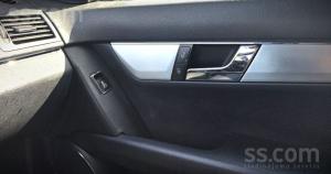 Melns Mercedes-Benz c-320 2008 Rīga, ar dzinēja tilpumu 3.00 L un nobraukumu 283 tūkst. km par 3750 €, foto 22 vietnē AUTOMOTO.COM.LV