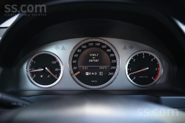 Melns Mercedes-Benz c-320 2008 Rīga, ar dzinēja tilpumu 3.00 L un nobraukumu 288 tūkst. km par 4995 €, foto 7 vietnē AUTOMOTO.COM.LV