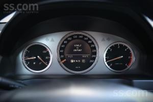 Melns Mercedes-Benz c-320 2008 Rīga, ar dzinēja tilpumu 3.00 L un nobraukumu 288 tūkst. km par 4995 €, foto 8 vietnē AUTOMOTO.COM.LV