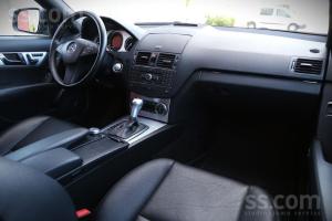 Melns Mercedes-Benz c-320 2008 Rīga, ar dzinēja tilpumu 3.00 L un nobraukumu 288 tūkst. km par 4995 €, foto 12 vietnē AUTOMOTO.COM.LV
