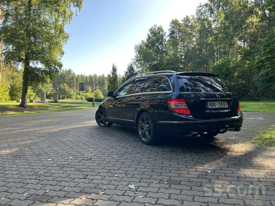 Melns Mercedes-Benz c-320 2008 Rīga, ar dzinēja tilpumu 3.00 L un nobraukumu 276 tūkst. km par 4300 €, foto 4 vietnē AUTOMOTO.COM.LV