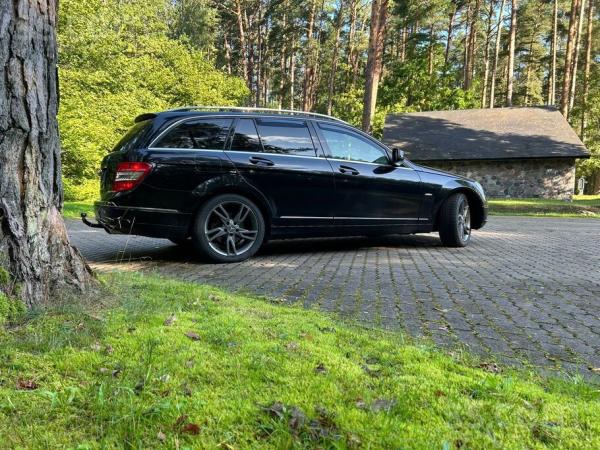 Melns Mercedes-Benz c-320 2008 Rīga, ar dzinēja tilpumu 3.00 L un nobraukumu 276 tūkst. km par 4300 €, foto 4 vietnē AUTOMOTO.COM.LV