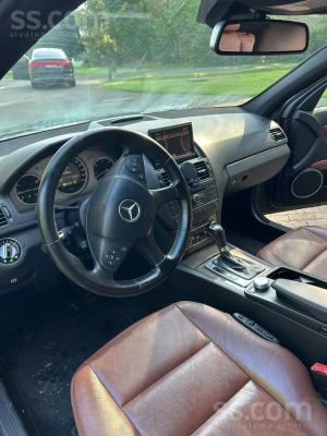 Melns Mercedes-Benz c-320 2008 Rīga, ar dzinēja tilpumu 3.00 L un nobraukumu 276 tūkst. km par 4300 €, foto 9 vietnē AUTOMOTO.COM.LV
