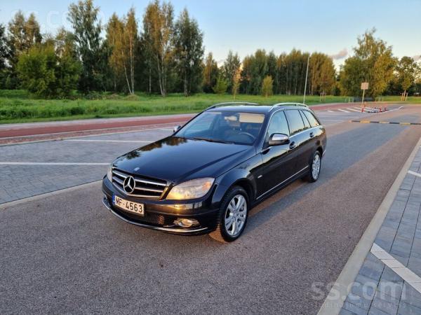 Черный Мерседес Ц 320 2008 в Елгава, объемом двигателя 3.00 л и пробегом 392 тыс. км за 4200 €, фото 1 на AUTOMOTO.COM.LV