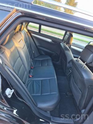 Melns Mercedes-Benz c-320 2008 Jelgava, ar dzinēja tilpumu 3.00 L un nobraukumu 392 tūkst. km par 4200 €, foto 8 vietnē AUTOMOTO.COM.LV