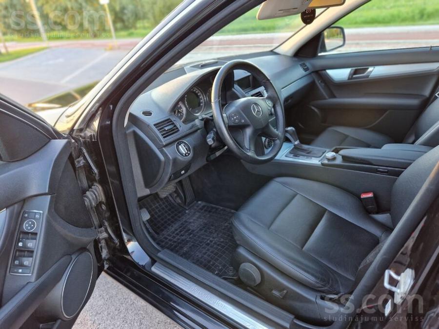 Melns Mercedes-Benz c-320 2008 Jelgava, ar dzinēja tilpumu 3.00 L un nobraukumu 392 tūkst. km par 4200 €, foto 12 vietnē AUTOMOTO.COM.LV