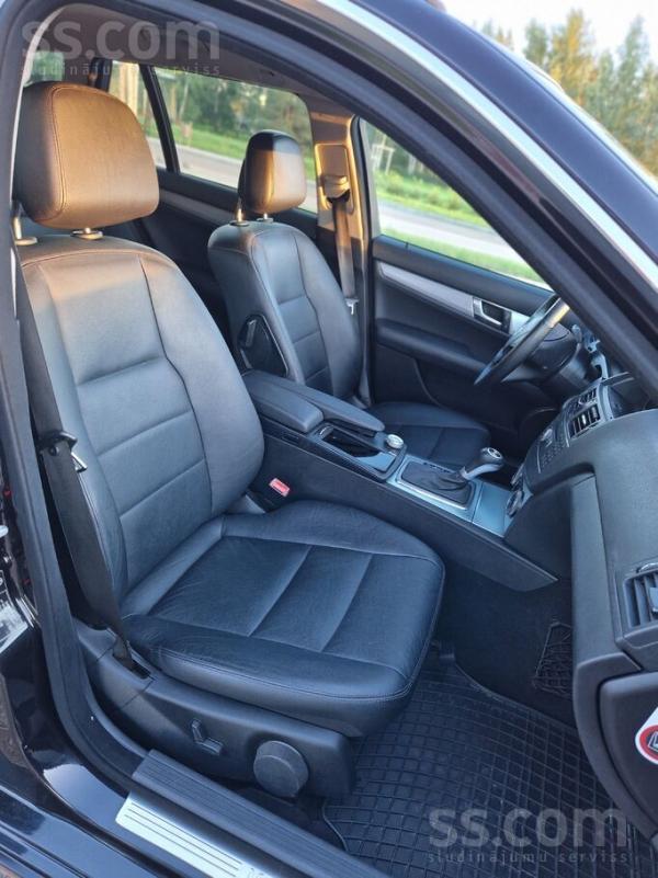 Black Mercedes-Benz c-320 2008 in Jelgava, with an engine capacity of 3.00 L and mileage of 392 thousand km for 4200 €, photo 10 on AUTOMOTO.COM.LV