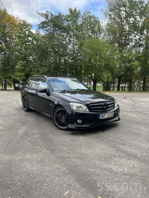 Black Mercedes-Benz c-320 2009 in Jurmala, with an engine capacity of 3.00 L and mileage of 262 thousand km for 7000 €, photo 1 on AUTOMOTO.COM.LV