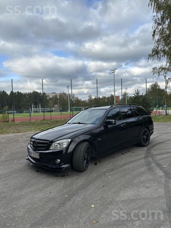 Black Mercedes-Benz c-320 2009 in Jurmala, with an engine capacity of 3.00 L and mileage of 262 thousand km for 7000 €, photo 2 on AUTOMOTO.COM.LV