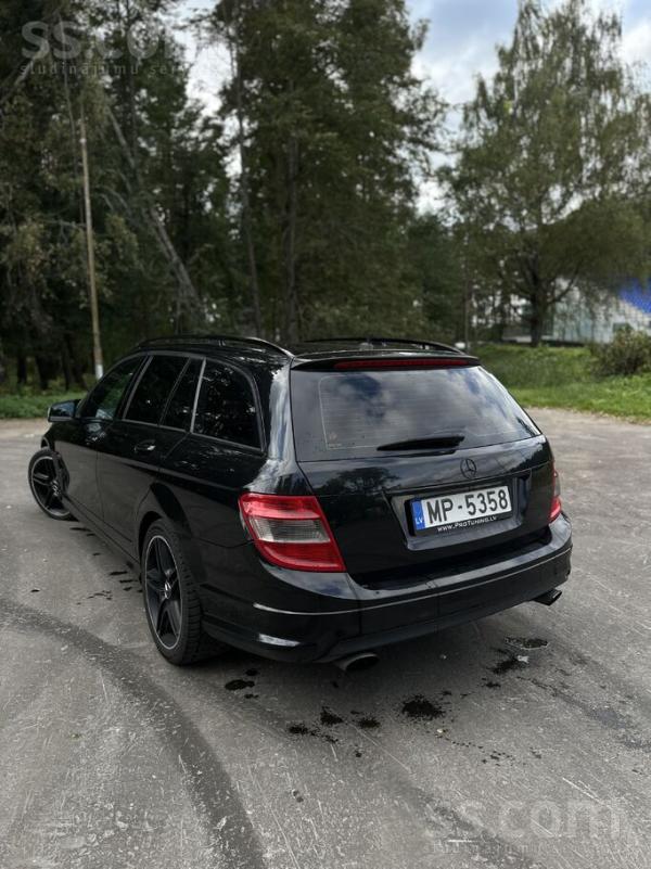 Black Mercedes-Benz c-320 2009 in Jurmala, with an engine capacity of 3.00 L and mileage of 262 thousand km for 7000 €, photo 4 on AUTOMOTO.COM.LV