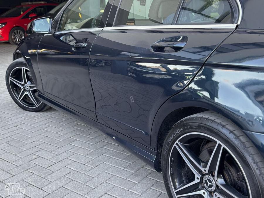 Blue Mercedes-Benz c-320 2007 in Kaunas, with an engine capacity of 3.00 L and mileage of 400 thousand km for 3500 €, photo 12 on AUTOMOTO.COM.LV
