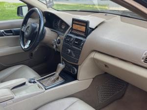 Blue Mercedes-Benz c-320 2007 in Kaunas, with an engine capacity of 3.00 L and mileage of 400 thousand km for 3500 €, photo 20 on AUTOMOTO.COM.LV