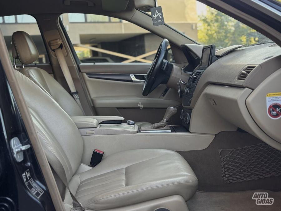 Blue Mercedes-Benz c-320 2007 in Kaunas, with an engine capacity of 3.00 L and mileage of 400 thousand km for 3500 €, photo 21 on AUTOMOTO.COM.LV