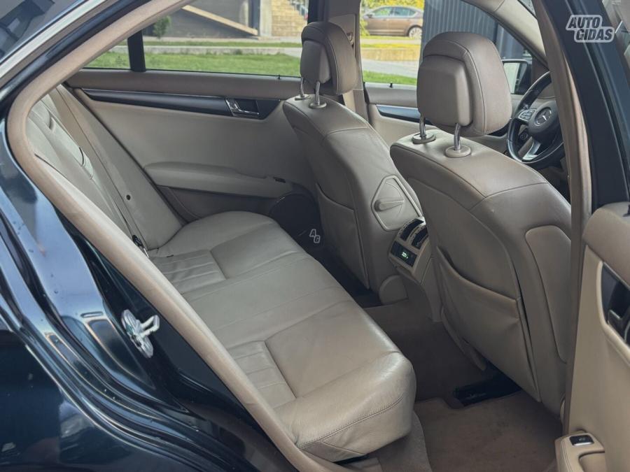 Blue Mercedes-Benz c-320 2007 in Kaunas, with an engine capacity of 3.00 L and mileage of 400 thousand km for 3500 €, photo 22 on AUTOMOTO.COM.LV
