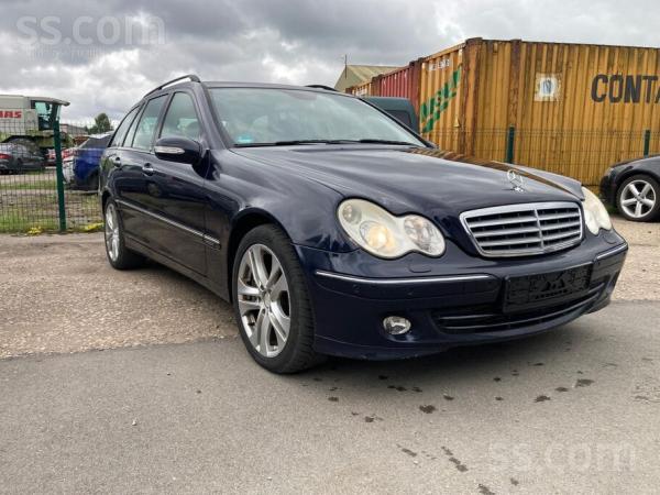 Blue Mercedes-Benz c-320 2006 in Riga, with an engine capacity of 3.00 L and mileage of 308 thousand km for 2500 €, photo 3 on AUTOMOTO.COM.LV