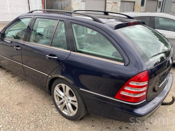 Blue Mercedes-Benz c-320 2006 in Riga, with an engine capacity of 3.00 L and mileage of 308 thousand km for 2500 €, photo 4 on AUTOMOTO.COM.LV
