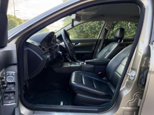Brown Mercedes-Benz c-320 2008 in Kaunas, with an engine capacity of 2.99 L and mileage of 312 thousand km for 4500 €, photo 8 on AUTOMOTO.COM.LV