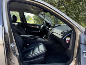 Brown Mercedes-Benz c-320 2008 in Kaunas, with an engine capacity of 2.99 L and mileage of 312 thousand km for 4500 €, photo 9 on AUTOMOTO.COM.LV