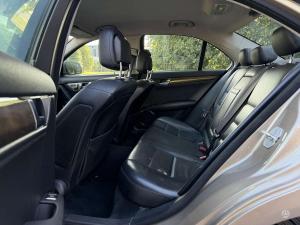 Brown Mercedes-Benz c-320 2008 in Kaunas, with an engine capacity of 2.99 L and mileage of 312 thousand km for 4500 €, photo 10 on AUTOMOTO.COM.LV