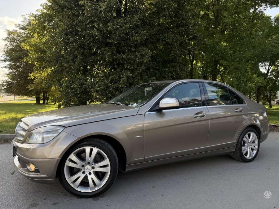 Brown Mercedes-Benz c-320 2008 in Kaunas, with an engine capacity of 2.99 L and mileage of 312 thousand km for 4500 €, photo 13 on AUTOMOTO.COM.LV