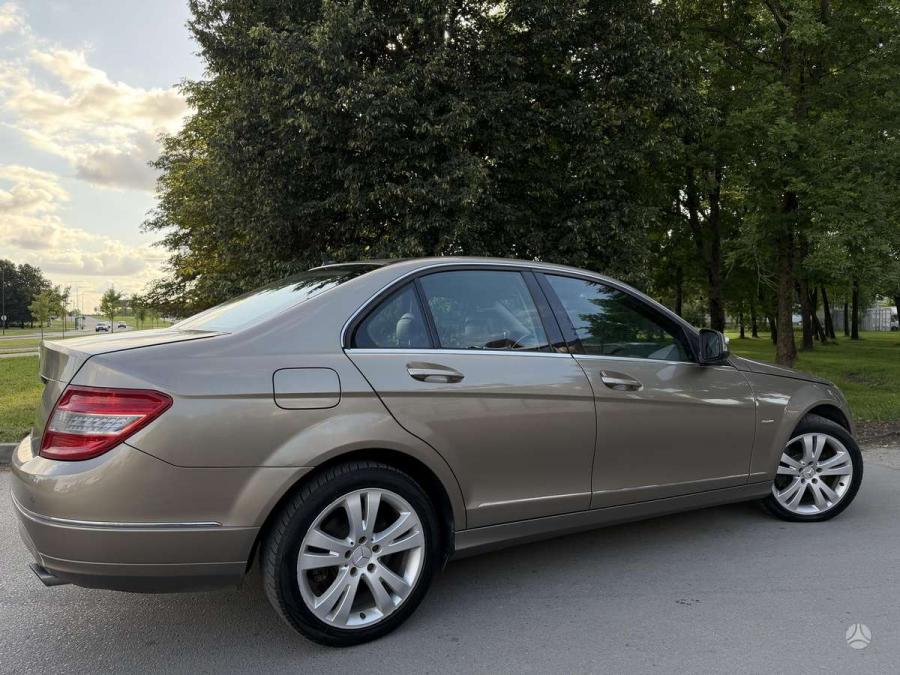 Brown Mercedes-Benz c-320 2008 in Kaunas, with an engine capacity of 2.99 L and mileage of 312 thousand km for 4500 €, photo 16 on AUTOMOTO.COM.LV