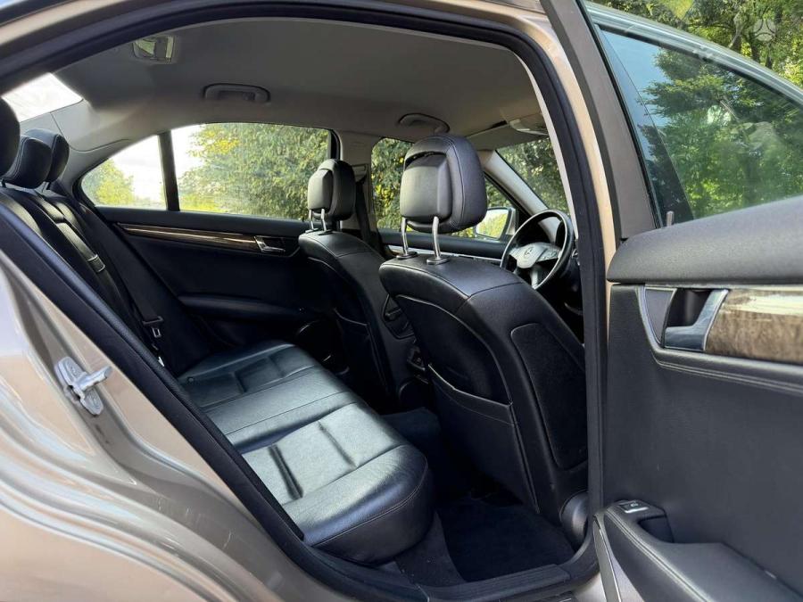 Brūns Mercedes-Benz c-320 2008 Kauņa, ar dzinēja tilpumu 2.99 L un nobraukumu 312 tūkst. km par 3950 €, foto 12 vietnē AUTOMOTO.COM.LV