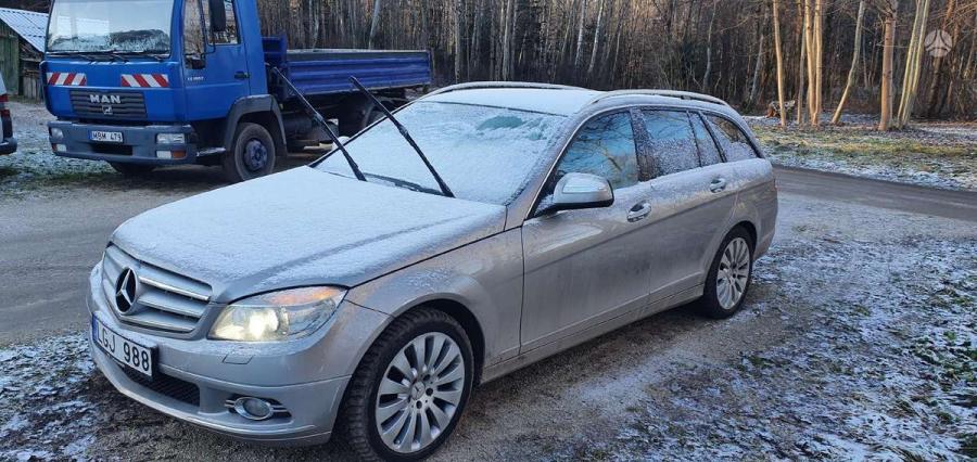 Brown Mercedes-Benz c-320 2008 in Vilnius, with an engine capacity of 3.00 L and mileage of 311 thousand km for 4500 €, photo 2 on AUTOMOTO.COM.LV