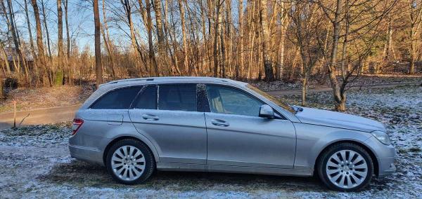 Brown Mercedes-Benz c-320 2008 in Vilnius, with an engine capacity of 3.00 L and mileage of 311 thousand km for 4500 €, photo 8 on AUTOMOTO.COM.LV