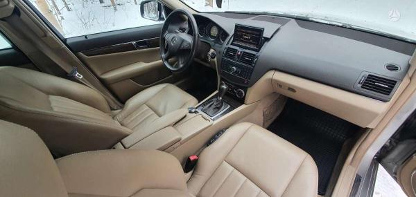 Brown Mercedes-Benz c-320 2008 in Vilnius, with an engine capacity of 3.00 L and mileage of 312 thousand km for 4300 €, photo 9 on AUTOMOTO.COM.LV