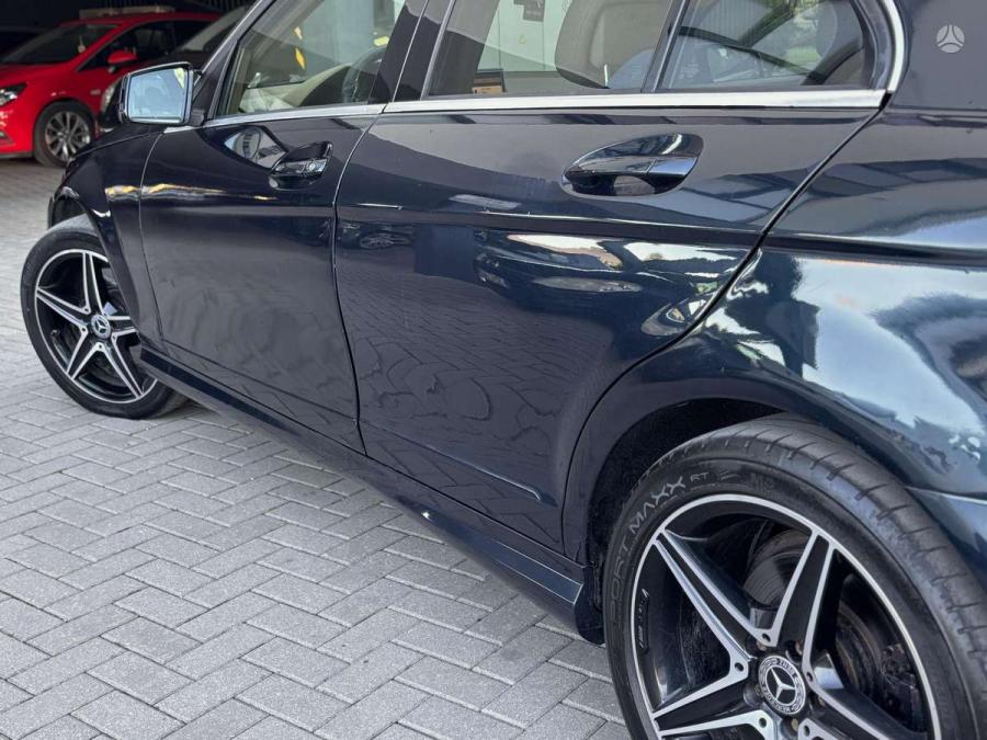 Zaļš Mercedes-Benz c-320 2007 Kauņa, ar dzinēja tilpumu 2.99 L un nobraukumu 400 tūkst. km par 3500 €, foto 12 vietnē AUTOMOTO.COM.LV