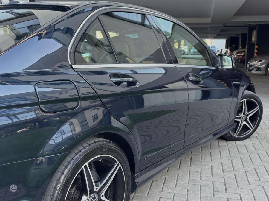 Zaļš Mercedes-Benz c-320 2007 Kauņa, ar dzinēja tilpumu 2.99 L un nobraukumu 400 tūkst. km par 3500 €, foto 13 vietnē AUTOMOTO.COM.LV