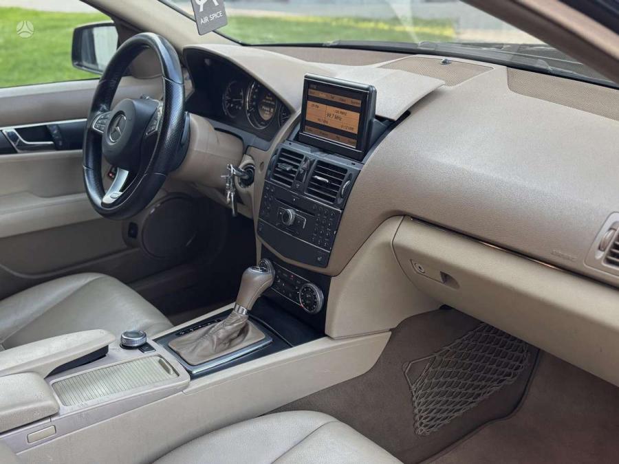 Zaļš Mercedes-Benz c-320 2007 Kauņa, ar dzinēja tilpumu 2.99 L un nobraukumu 400 tūkst. km par 3500 €, foto 20 vietnē AUTOMOTO.COM.LV