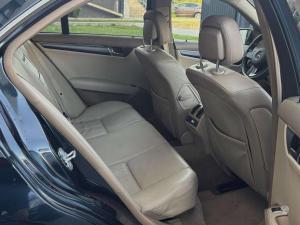 Zaļš Mercedes-Benz c-320 2007 Kauņa, ar dzinēja tilpumu 2.99 L un nobraukumu 400 tūkst. km par 3500 €, foto 22 vietnē AUTOMOTO.COM.LV