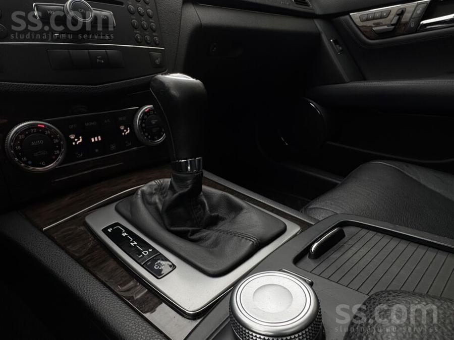 Zaļš Mercedes-Benz c-320 2008 Jēkabpils, ar dzinēja tilpumu 3.00 L un nobraukumu 316 tūkst. km par 5550 €, foto 17 vietnē AUTOMOTO.COM.LV