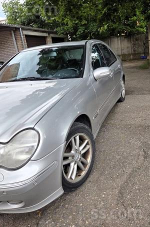 Pelēks Mercedes-Benz c-320 2000 Daugavpils, ar dzinēja tilpumu 3.20 L un nobraukumu 250 tūkst. km par 3000 €, foto 3 vietnē AUTOMOTO.COM.LV