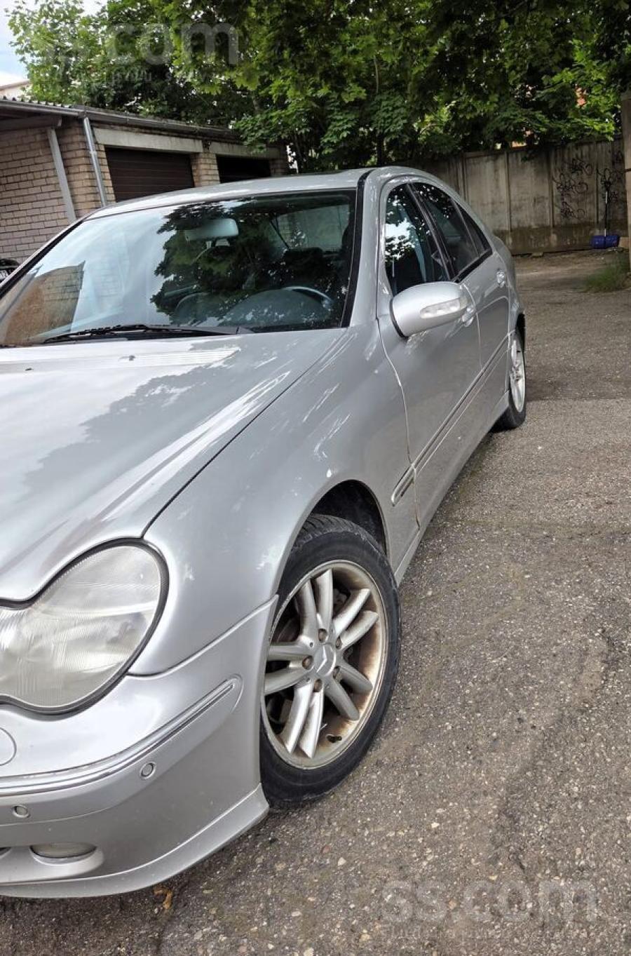 Pelēks Mercedes-Benz c-320 2000 Daugavpils, ar dzinēja tilpumu 3.20 L un nobraukumu 250 tūkst. km par 3000 €, foto 3 vietnē AUTOMOTO.COM.LV