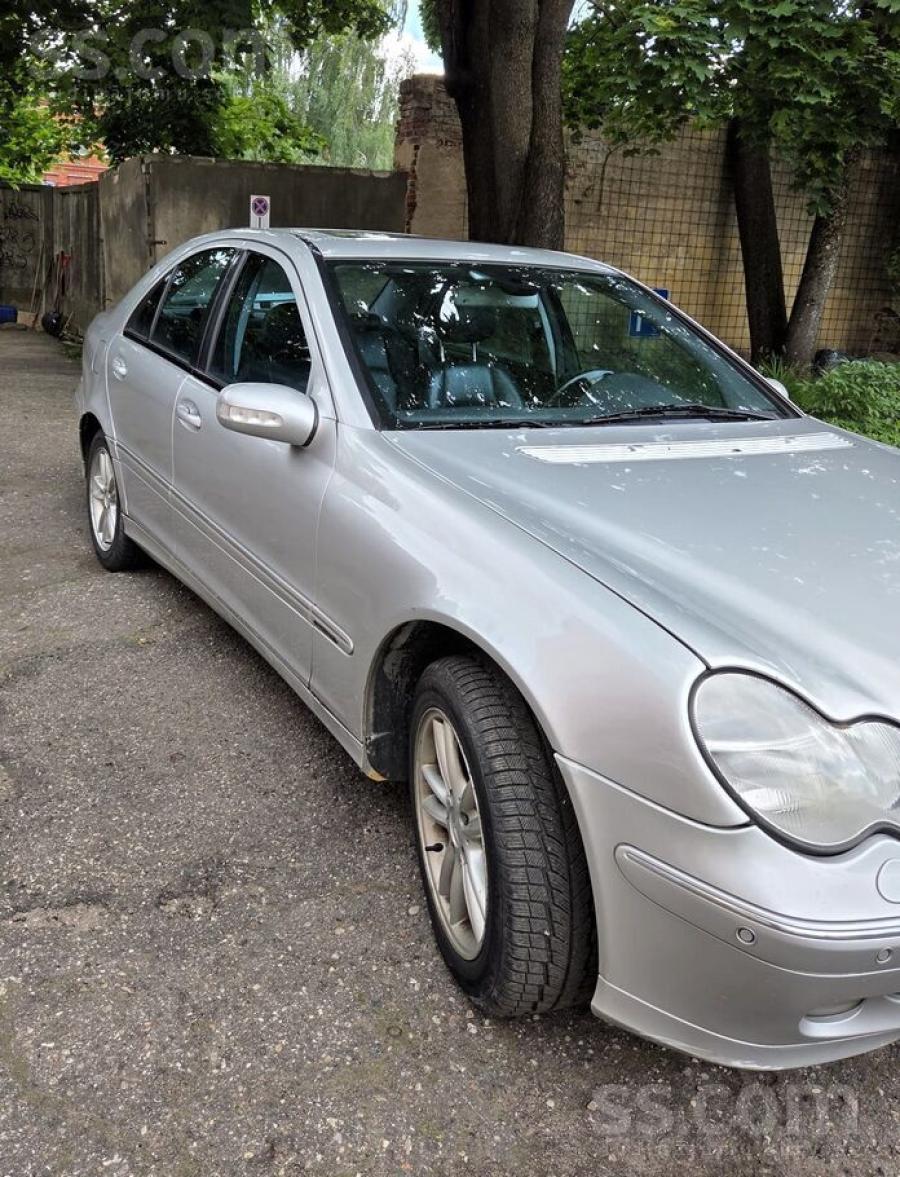 Pelēks Mercedes-Benz c-320 2000 Daugavpils, ar dzinēja tilpumu 3.20 L un nobraukumu 250 tūkst. km par 3000 €, foto 4 vietnē AUTOMOTO.COM.LV