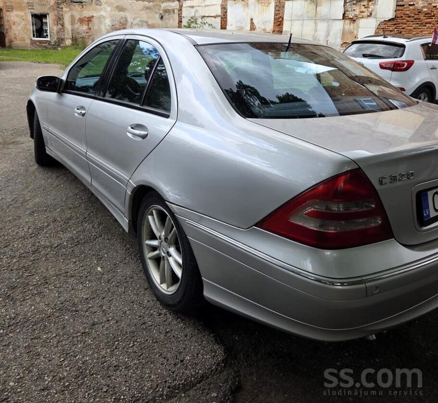 Pelēks Mercedes-Benz c-320 2000 Daugavpils, ar dzinēja tilpumu 3.20 L un nobraukumu 250 tūkst. km par 3000 €, foto 5 vietnē AUTOMOTO.COM.LV