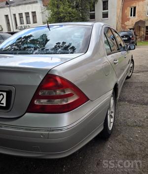Pelēks Mercedes-Benz c-320 2000 Daugavpils, ar dzinēja tilpumu 3.20 L un nobraukumu 250 tūkst. km par 3000 €, foto 6 vietnē AUTOMOTO.COM.LV
