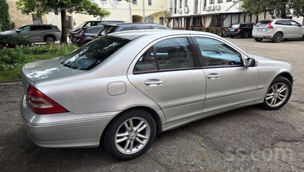 Pelēks Mercedes-Benz c-320 2000 Daugavpils, ar dzinēja tilpumu 3.20 L un nobraukumu 250 tūkst. km par 3000 €, foto 6 vietnē AUTOMOTO.COM.LV