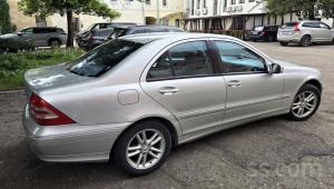 Pelēks Mercedes-Benz c-320 2000 Daugavpils, ar dzinēja tilpumu 3.20 L un nobraukumu 250 tūkst. km par 3000 €, foto 7 vietnē AUTOMOTO.COM.LV