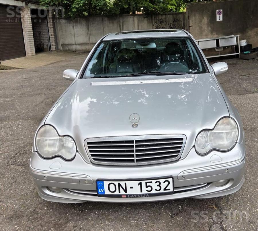 Pelēks Mercedes-Benz c-320 2000 Daugavpils, ar dzinēja tilpumu 3.20 L un nobraukumu 250 tūkst. km par 3000 €, foto 8 vietnē AUTOMOTO.COM.LV