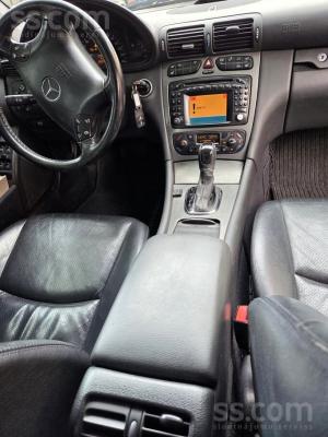 Pelēks Mercedes-Benz c-320 2000 Daugavpils, ar dzinēja tilpumu 3.20 L un nobraukumu 250 tūkst. km par 3000 €, foto 13 vietnē AUTOMOTO.COM.LV